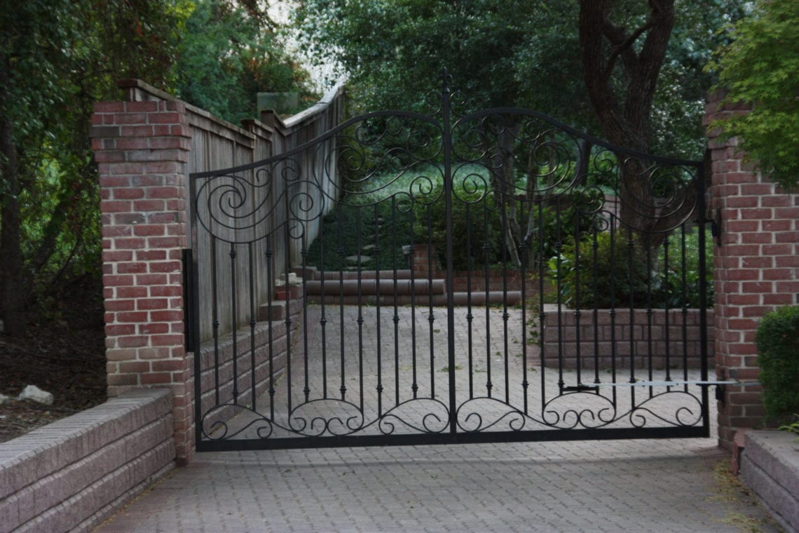 Expert Metal Fencing & Gate Installation in Dallas-Fort Worth
