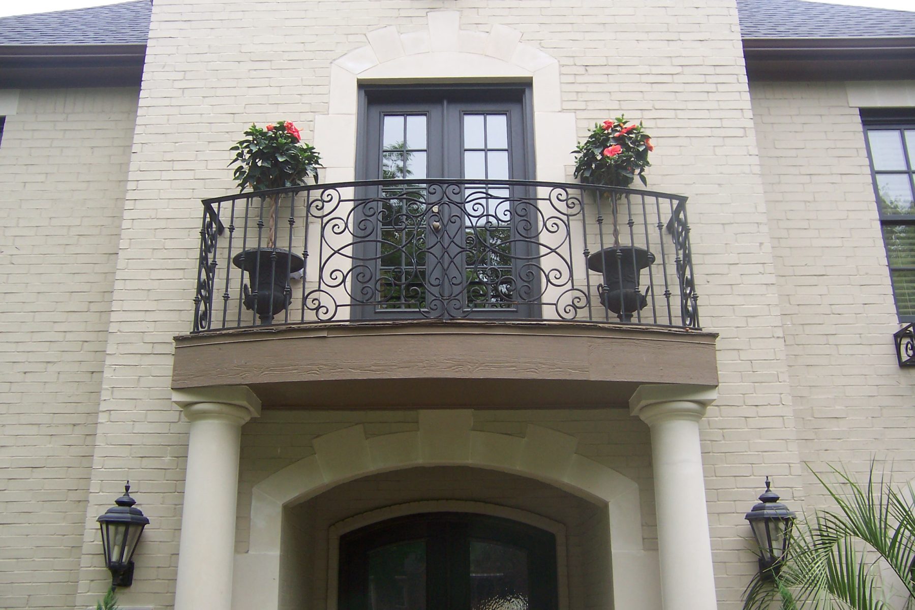 Balcony Railing Design & Installation | Buzz Custom Fence
